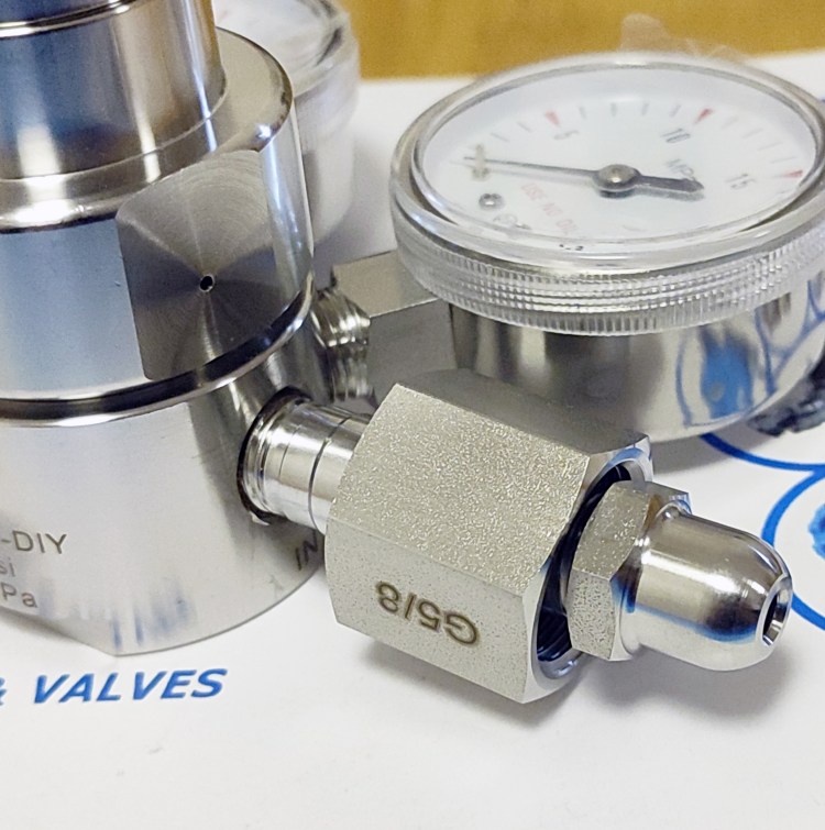 G5/8不锈钢钢瓶减压阀W21.8标气减压器高纯小流量气体15MPa气瓶 产品关键词:气体减压阀15mpa;钢瓶减压阀w218;w减压;减压阀w215;w21减压阀;w218气瓶;减压阀 ...