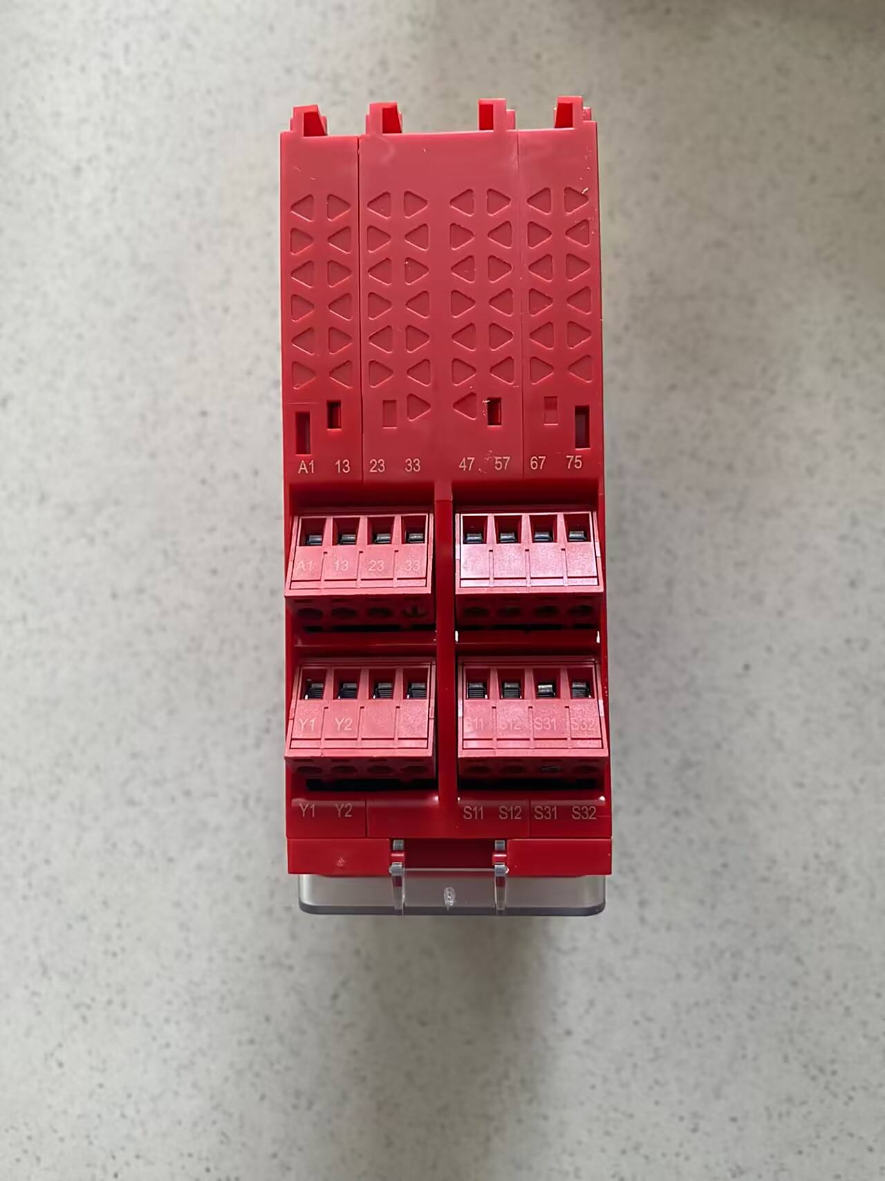 施耐德 继电器 XPSUAT13A3AP 全新原装正品进口