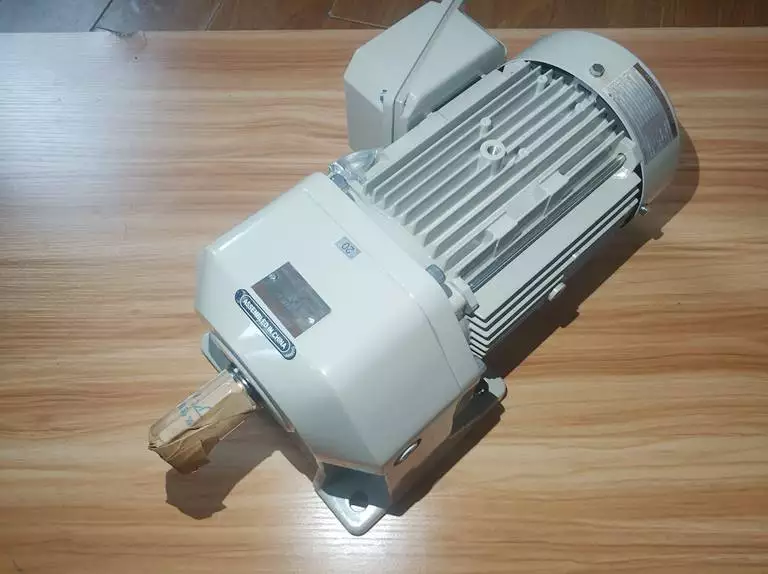 销售日 本原装住友减速机马达 ZNHM05-1220-B-15 同轴式输出齿轮电机