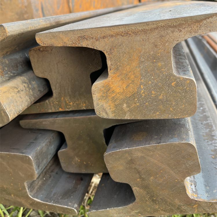 QU80重轨 QU100钢轨 QU120轨道钢尺寸及重量参数表 产品关键词:qu80重轨;攀钢钢轨;钢轨qu80重量价格;鞍钢QU80钢轨;qu100钢轨一米多少钱;qu100钢轨厂家;120 ...