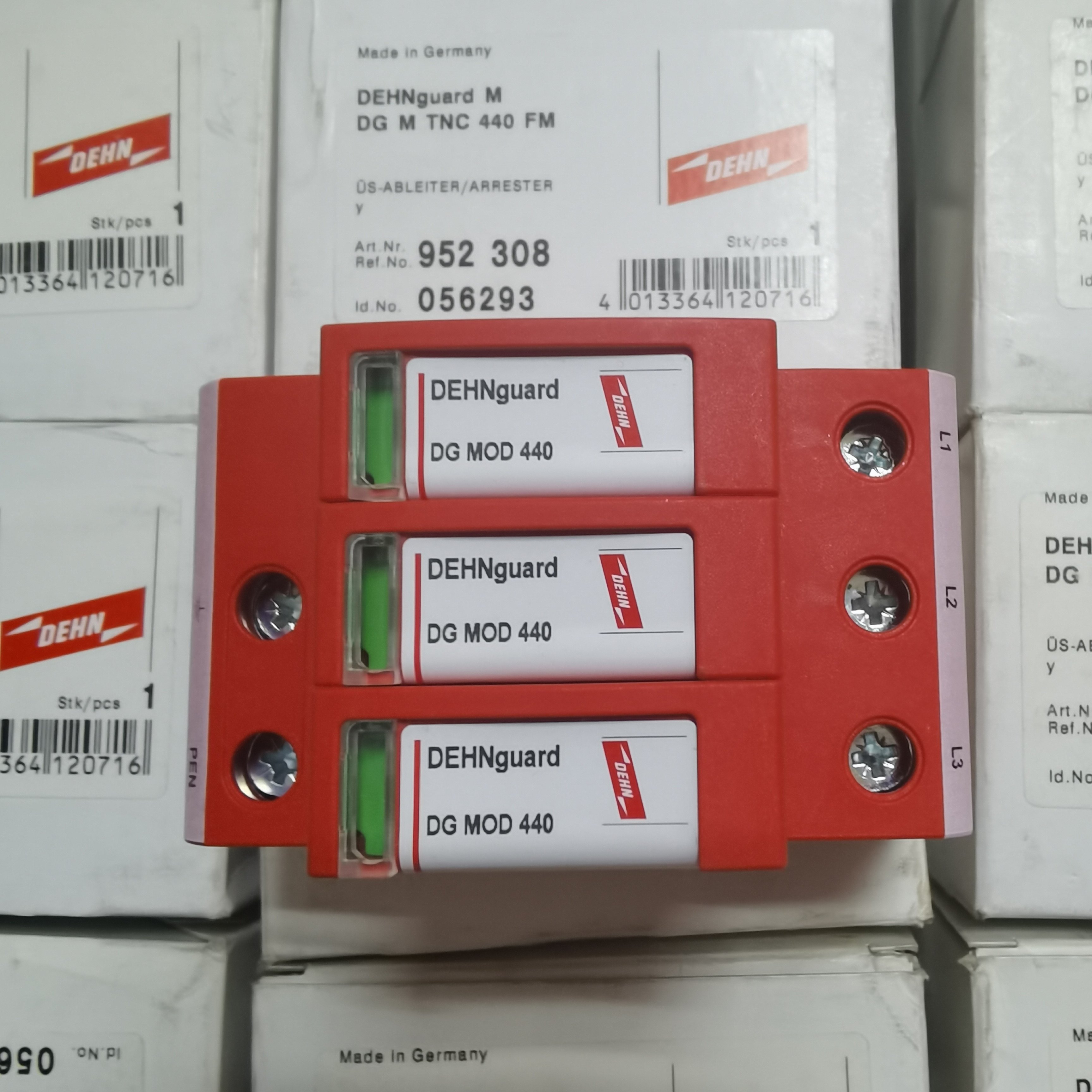 德国DEHN盾牌二级浪涌保护器DG M TT 150 FM电源防雷器全新原装 产品关键词:盾牌浪涌保护;dehn二级浪涌保护器;德国盾牌dehn浪涌保护器;德国盾牌防雷;盾牌dehn