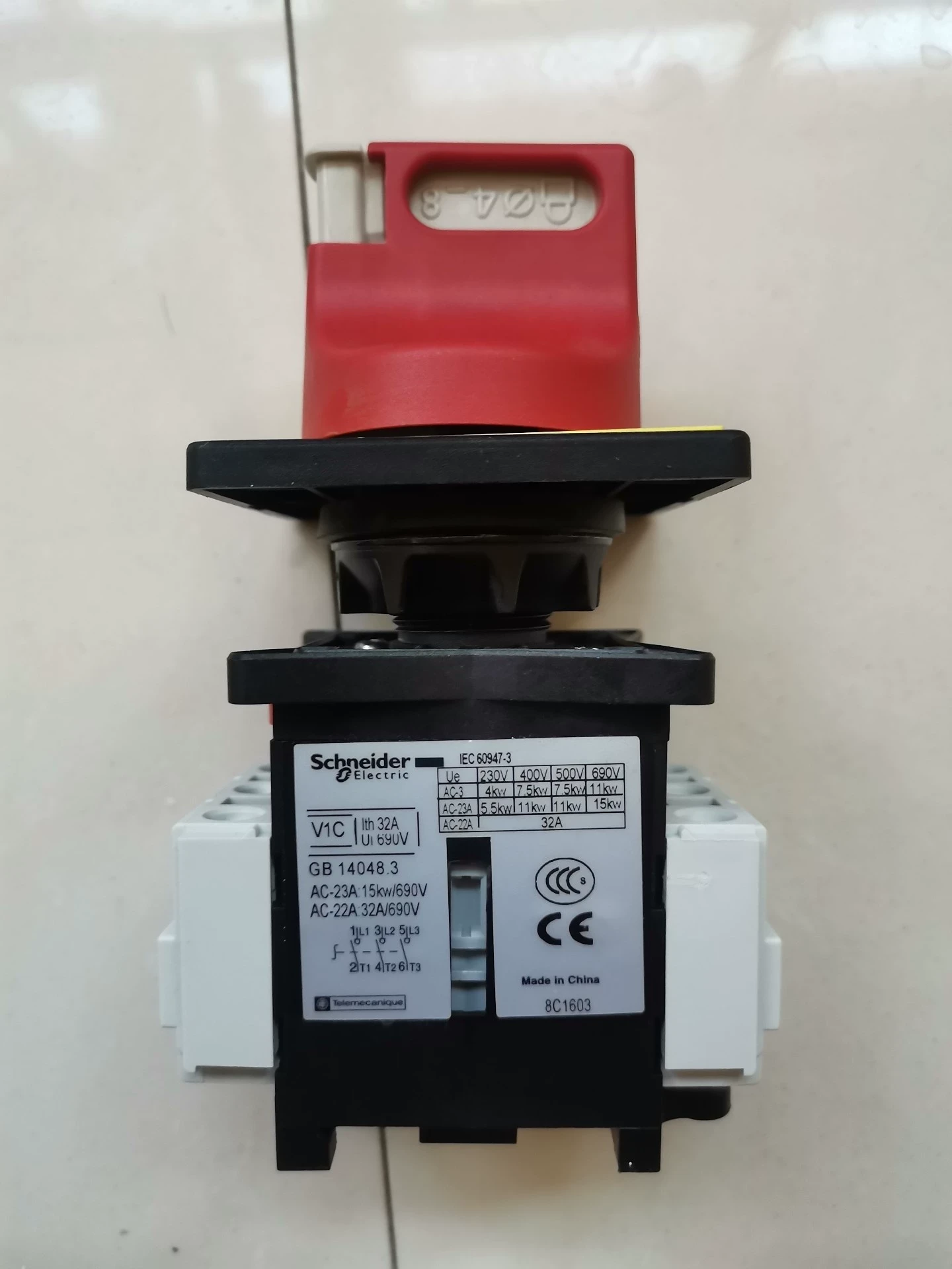 施耐德负荷开关VCF0C 三极隔离开关 25A本体+手柄 产品关键词:施耐德负荷开关vcf;隔离开关VCF0;施耐德负荷开关vcf安装;隔离 ...