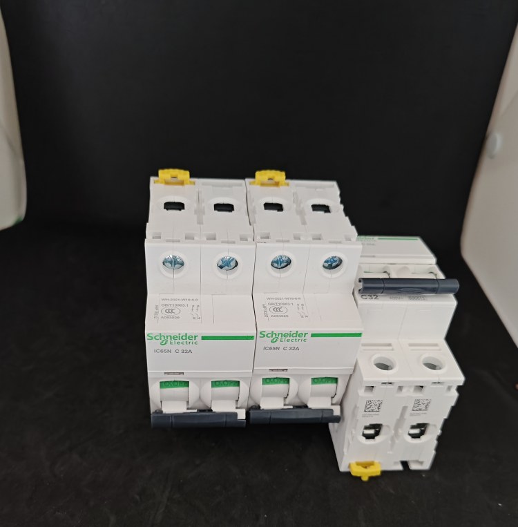 施耐德小型断路器iC65H/2P C10A 空气开关 iC65N系列 工业自动化