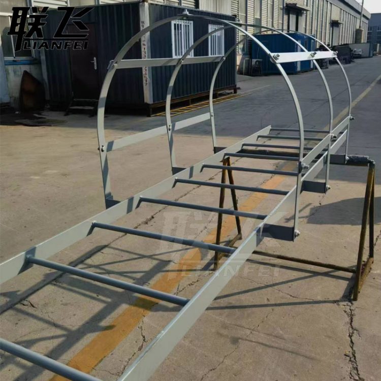 镀锌爬梯15J401国标图集不锈钢护笼梯工程梯人字梯屋面检修直梯 产品关键词:屋面检修爬梯;屋面钢爬梯15j401;国标j401;15j401款式