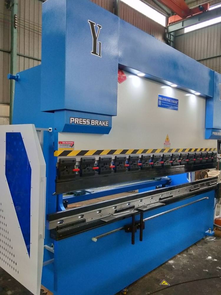 WE67K-110T*3200电液伺服数控折弯机 Delem-DA53T系统 4+1轴 产品关键词:电液折弯机系统