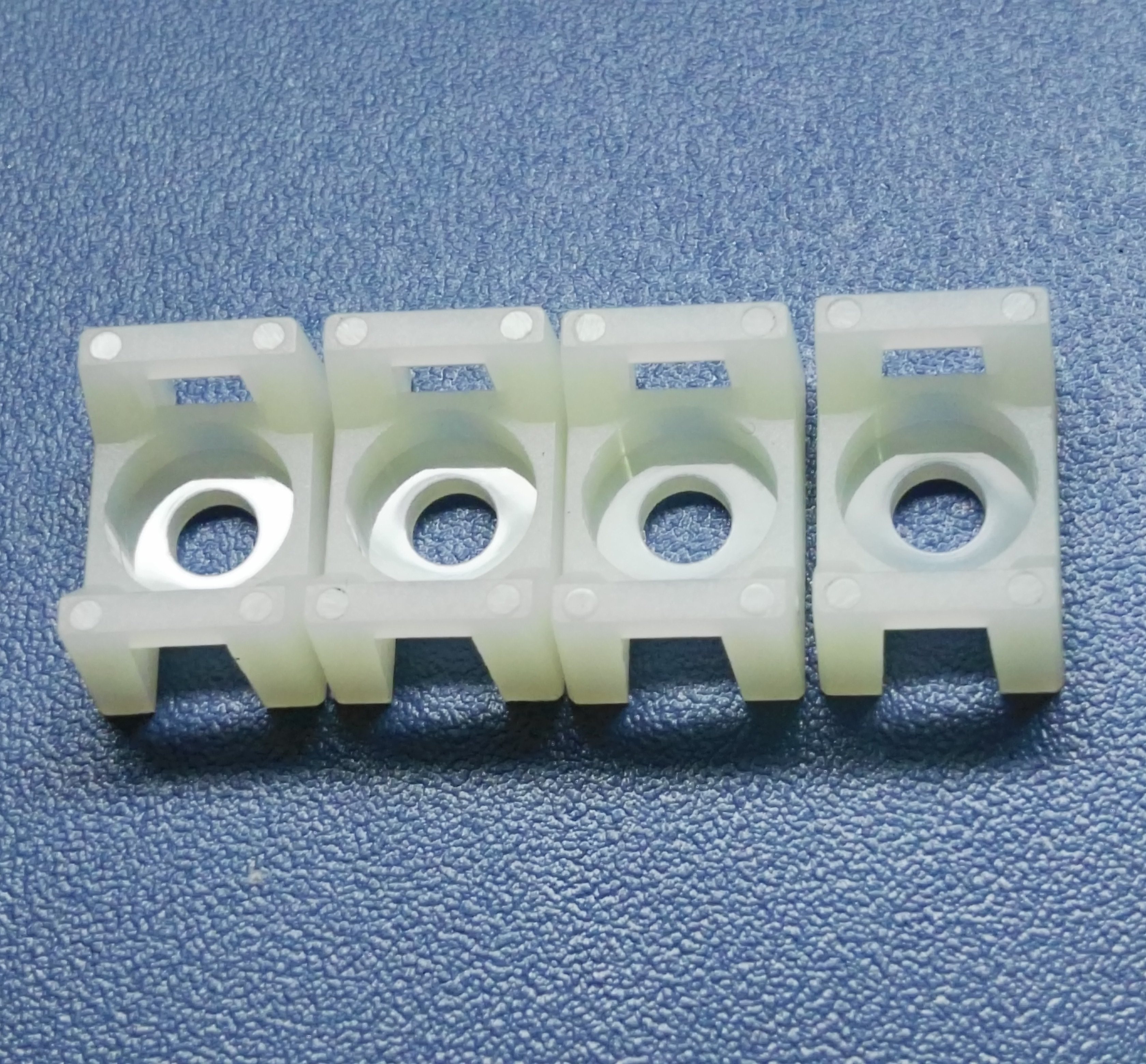 尼龙原色马鞍型扎线带固定座GFTH-28RS-01,束线带座,中孔锁M3螺丝